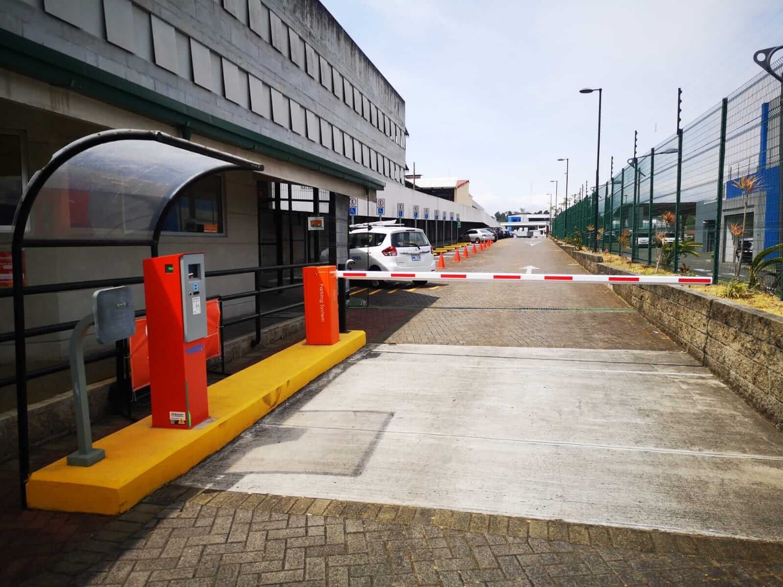 Sistema de Parqueo con Tarjetas de Proximidad - TREA