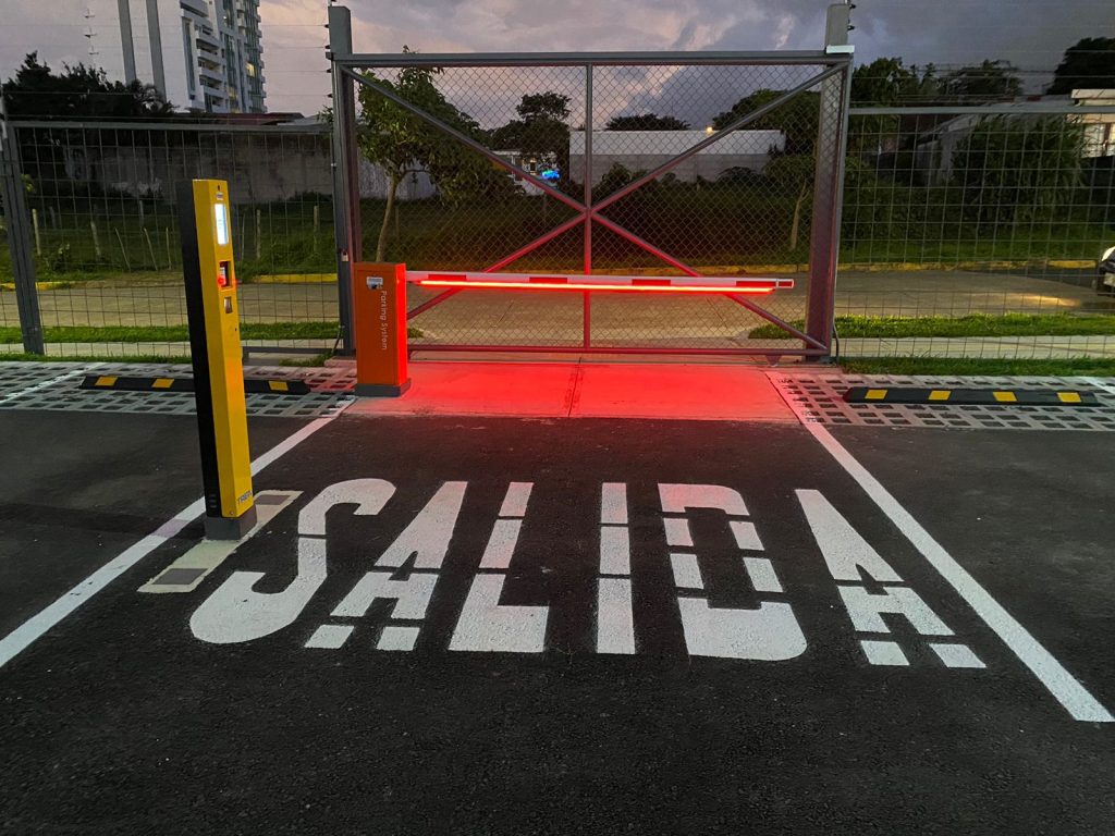 Sistemas de Parqueo Hibrido con Cámaras LPR - TREA